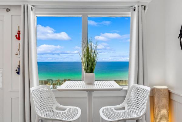 Stunning Condo In Pinnacle Port, Panama City Beach - Watersound, FL