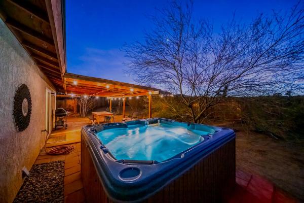 Cozy Desert Retreat With Amazing Views Only 4 Miles To Jtnp - Joshua Tree