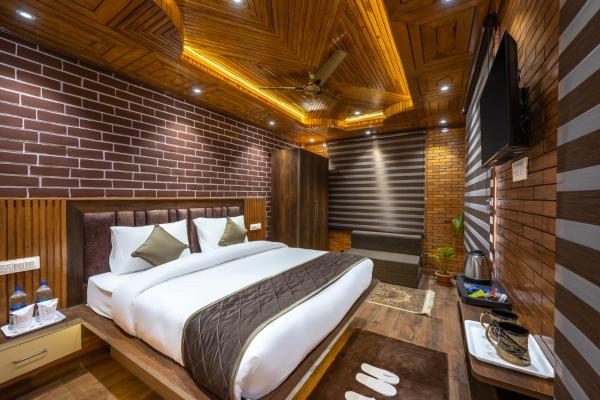 Farmville Valley View Room - Solan