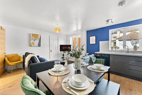 Stylish Central Canterbury Gem - Sleeps 14 - Canterbury