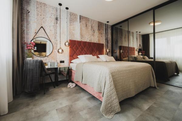 Rose Luxury Apartment & 24h Self Check-in With Private Parking - Sliač