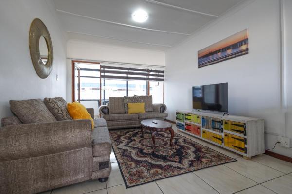 Safi Luxury Self-catering Suite 8 - East London
