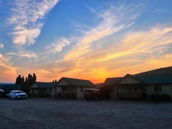 Sleepy J Cabins - Swan Valley, ID