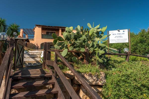 Charming Small Villa Shared Pool Sleeps V4in - Porto Torres