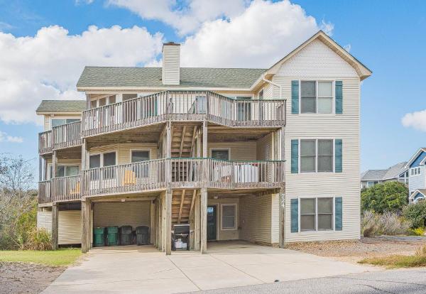 A Beach Ball C5112 - Semi-oceanfront, Community Pool, Hot Tub, Pets Ok! - Duck, NC