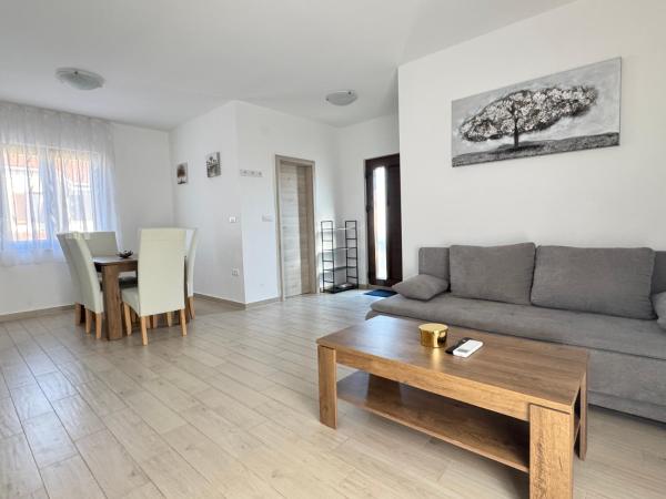 Flowers Apartments Medulin, Fucane 2 - Ližnjan