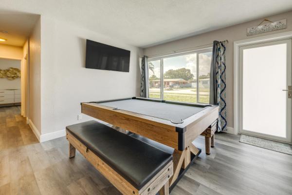 1 Mi To Ocean Home With Yard In Boynton Beach! - Boynton Beach, FL