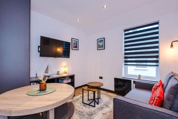 James Court Complex - Sleeps 24 - 웨일즈