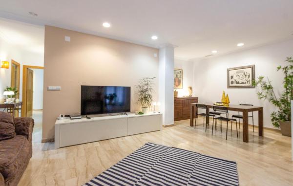2 Bedroom Amazing Apartment In Elche - Elche