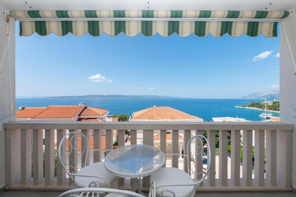 Apartment Vera I ĆIro Novak, Sea View And Free Parking - Brela