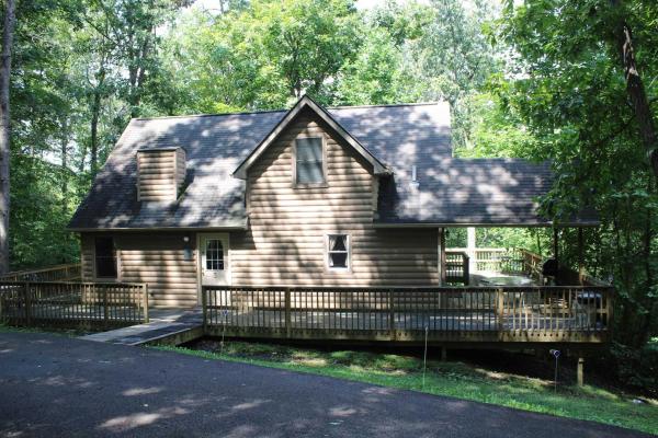 Tree-top Chalet - Logan, OH