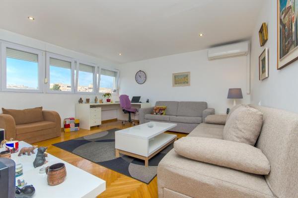 Spacious Apartment Neven Near Center, With Two Ac Units - Split