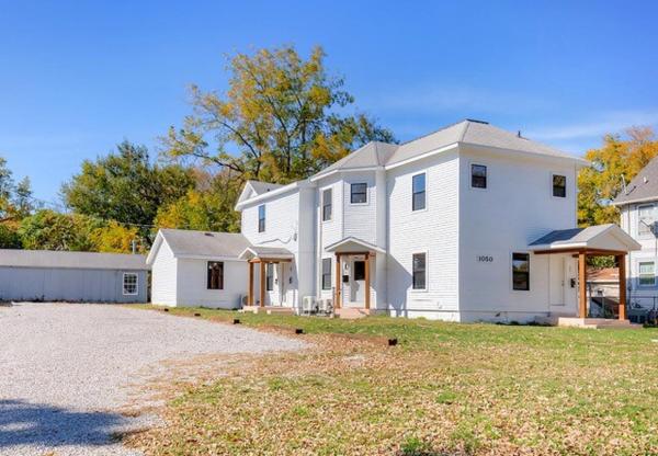Fun Backyard Close To Downtown Pet Friendly 4bdrm - Des Moines, IA