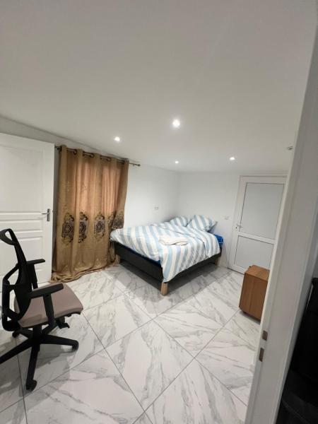 Chambre Dans Un Appartement - Marne-la-Vallée