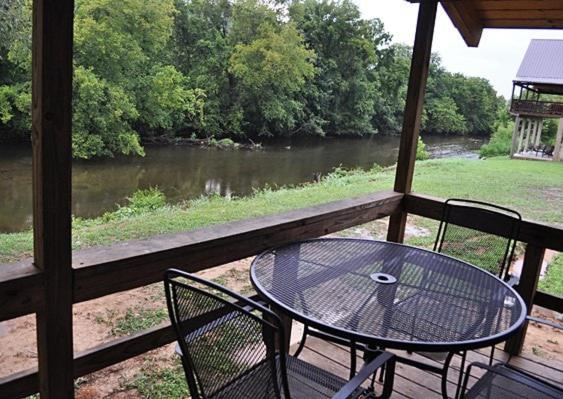 Bearadise On Tellico River - Tellico Plains, TN