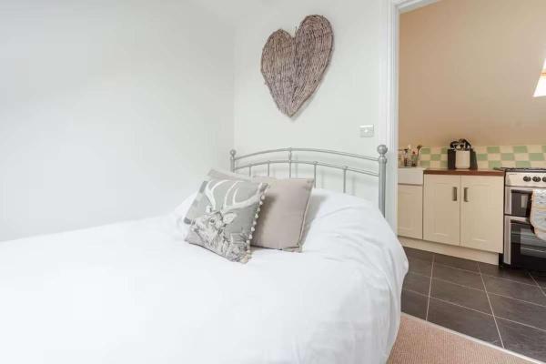 Cosy Village Apartment In Nottingham With Parking - Castleton