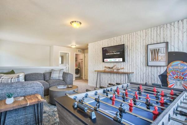 Lindenmere Horizon Game Loft Fire Pit & Wifi - Larkspur, CO