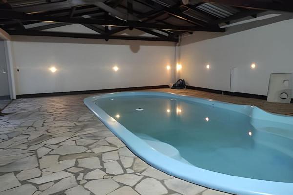 Casa Ampla Com Piscina Térmica - Ponta Grossa