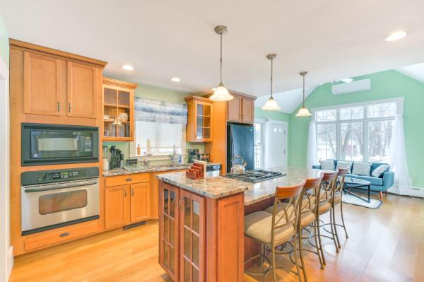 16 Mi To Boston Home With Deck In Weymouth - Brockton, MA