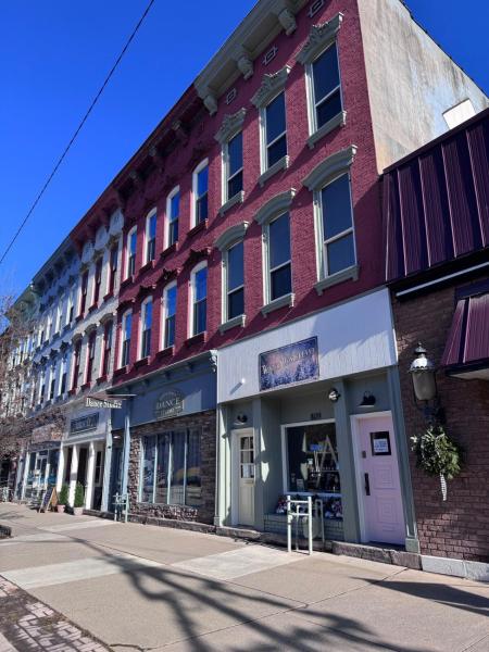 The Honesdale Loft - Downtown 3 Bedroom - Waymart, PA