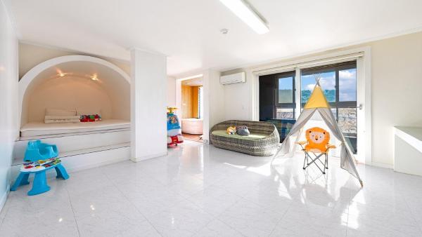 Gyeongju Jullietapoolvilla&kidspension - Gyeongju-si
