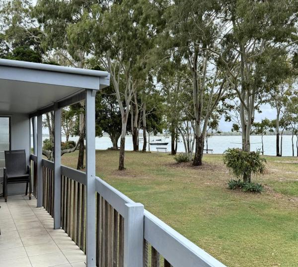 Top Level Unit With Gorgeous Waterviews - Burrum Heads