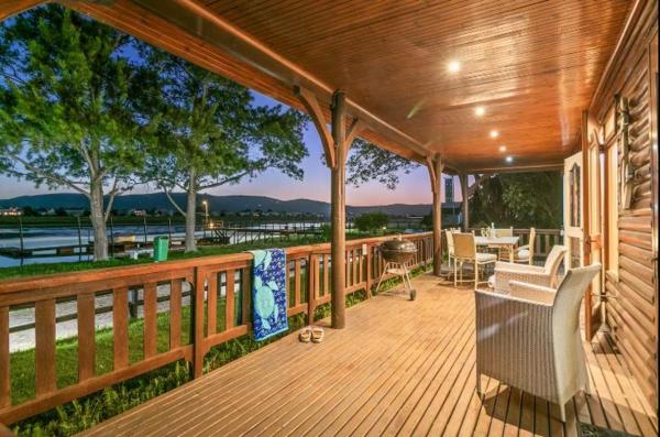 Knysna Lagoon - On The Water's Edge - Knysna