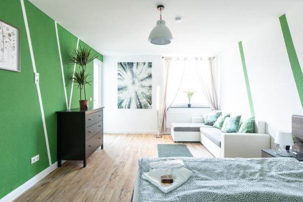 - Forest Retreat Deluxe - 2 Bedroom Apartment - 75 Qm - Fully Renovated 2025 With Tv & Netflix - King Size Beds - Full Kitchen - Free Parking - Close To Airport & Train - - Moers