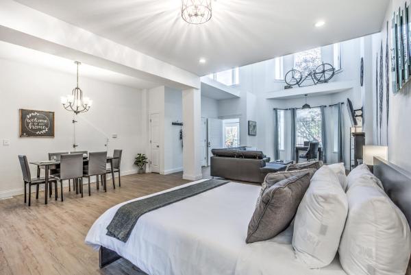 4632 First Floor Hidden Gem - Kirkwood, MO