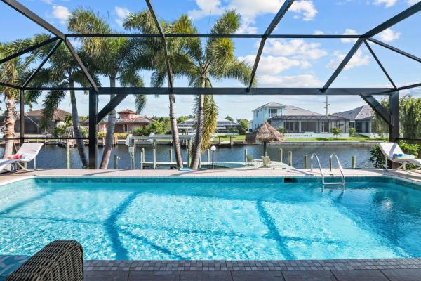 Luxury Villa Bermuda - South Facing Heated Pool Waterfront Property - Sanibel Island, FL