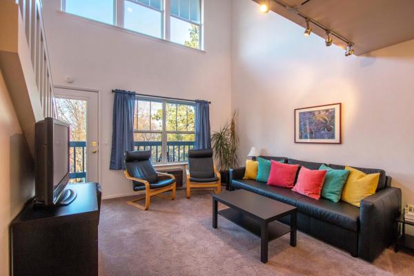 27 Lodge - Hood River, OR