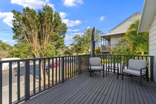 Heritage Charm - New Plymouth Holiday Home - Inglewood