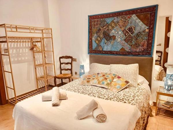 Casa Siglo Xviii Con Patio En Centro De Granada Con Parking Opcional - Peligros