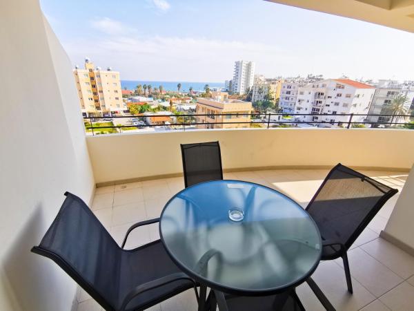 License To Chill Apartment - 라르나카