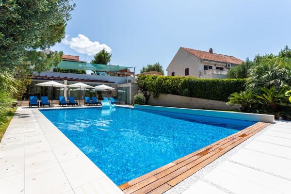 Luxuriöse Ferienwohnung Mit Poolblick - San Pietro della Brazza