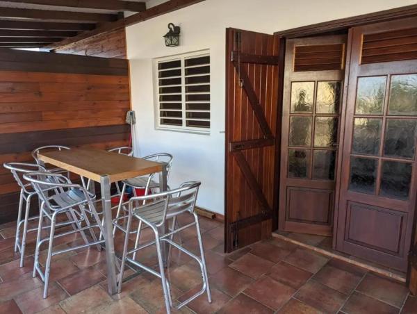 Appartement Moderne Au Moule Avec Terrasse Et Jardin - Guadeloupe