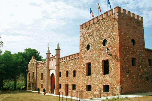 Masía De San Juan - Casas Número 2 Y 4, Con Piscina En Masía Fortificada - Altura, España