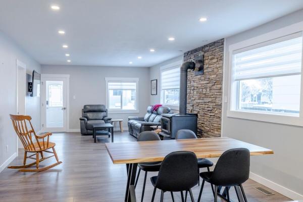 Downtown 2 Bdrm Home With Wood Fireplace By Stayin - Fernie