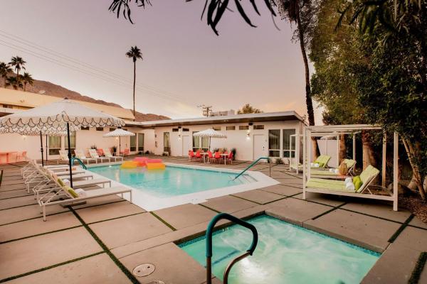 5 Private Rooms Sleeps 14 Wesley Studio Buyout - Palm Springs