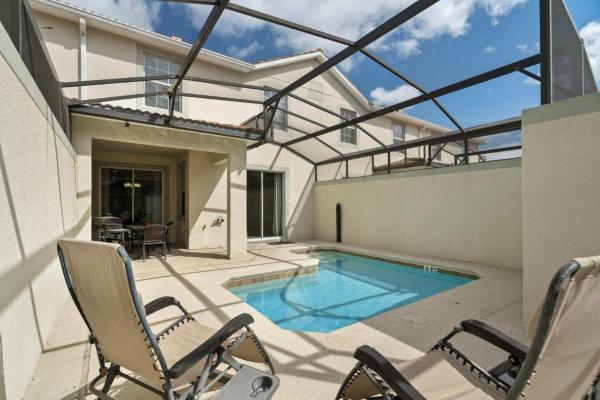 Spacious 4br Townhome With Pool At Storey Lake - Orlando