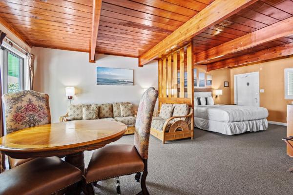 Oceanfront Inn Suite #6- King Bed - Fort Pierce, FL