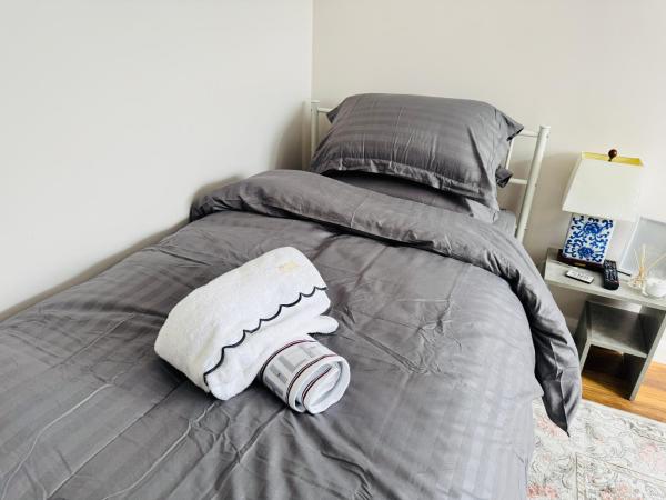 Quiet Family House - Woking