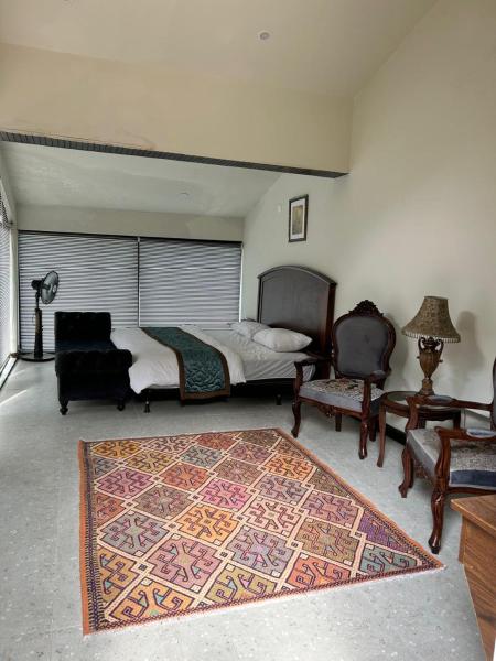 Vikkis Escape - Pakistan