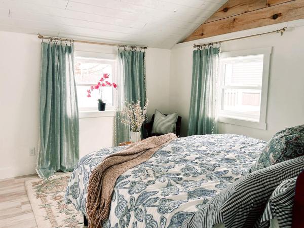 Lakefront Girls Getaway Romantic Retreat Low Fees - Sturgis, MI