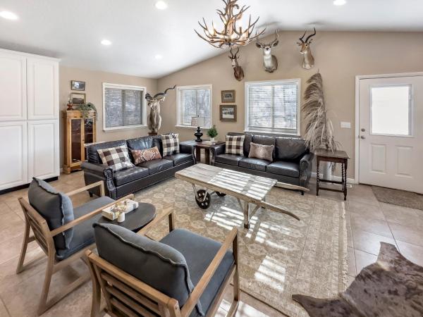 Mountain Meadow Retreat Near Park City - Kamas, UT