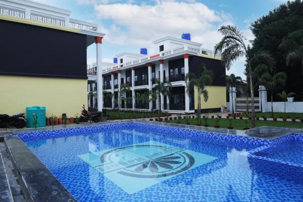Rajbari Resort - 桑蒂尼蓋登
