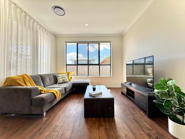 Charming 4bdr Holiday Home In Heathwood - Oxley