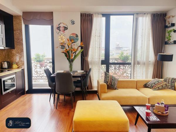 Home Suites -Natural Light -Projector -Spacious - 2br Incenter - Hanoi