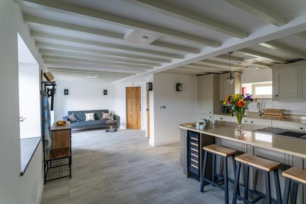 Tractor Shed, Seaside Cosy Cottage For 4 - Beaumaris