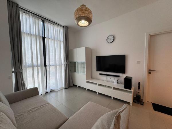 Royal Vacation Home - Modern 1br - Sharjah